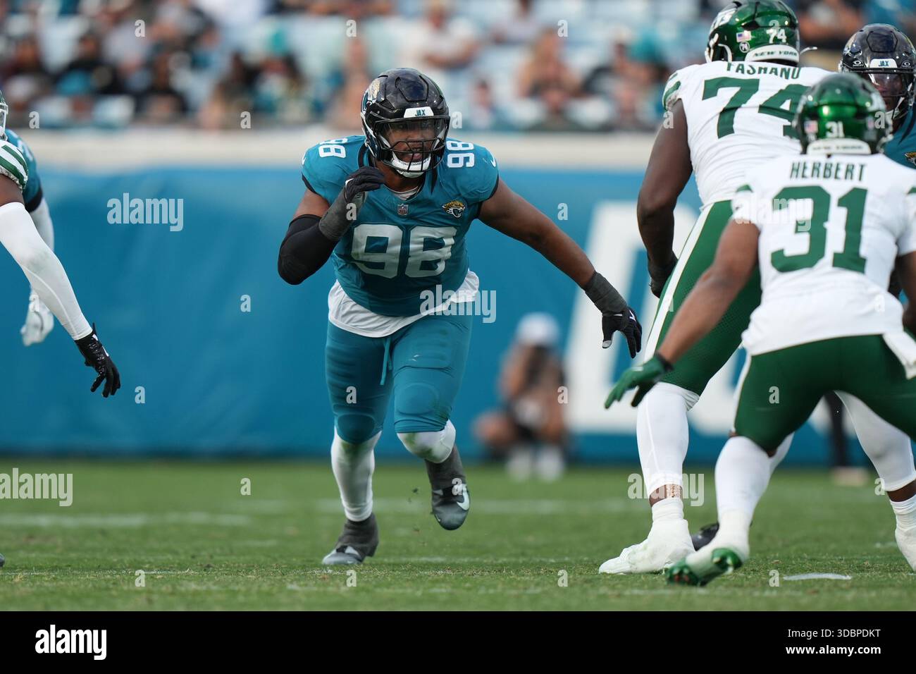 Jacksonville Jaguars defensive end Dawuane Smoot (98) rushes the passer ...
