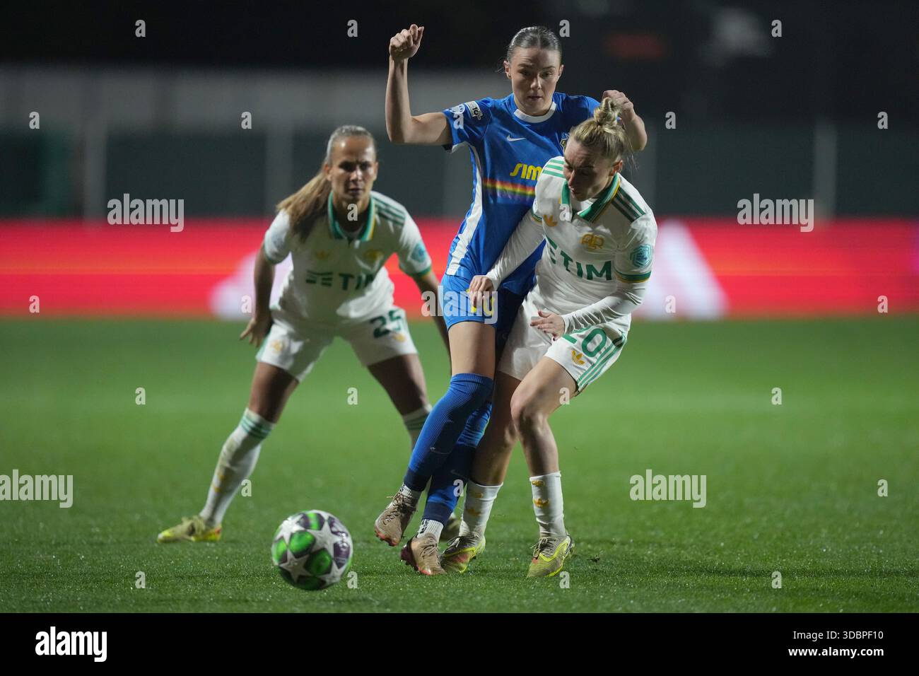St. Polten's Kess Elmore AS Roma's Giada Greggi during the Uefa Women’s ...