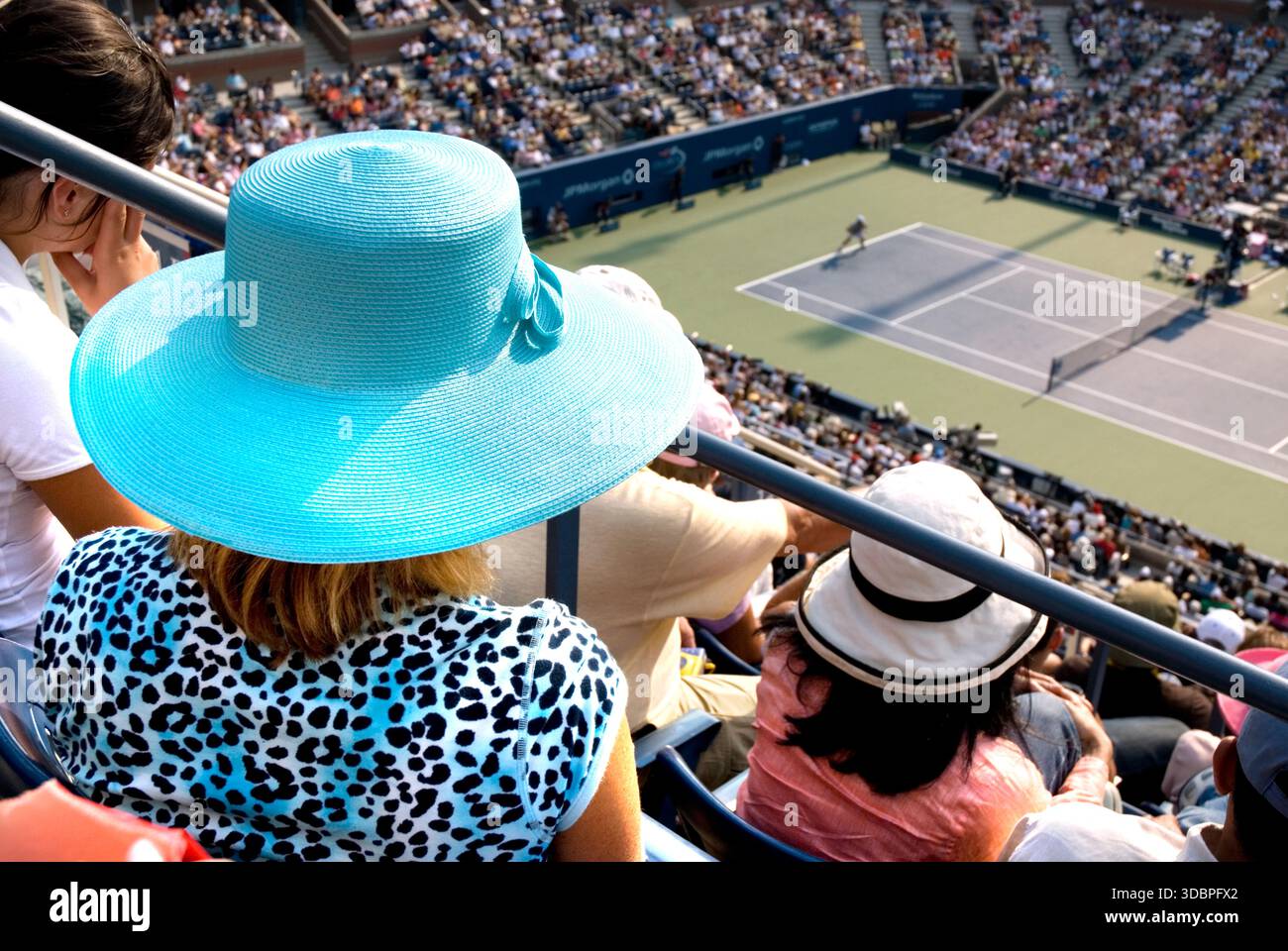 Tennis spectators hi-res stock photography and images - Alamy