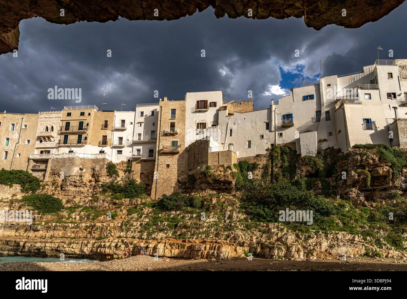 City beach spiaggia lama monachile in polignano a mare hi-res stock ...