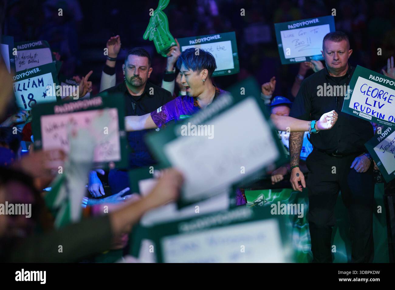 Ryusei Azemoto's walk on during the match between James Wade and Ryusei ...