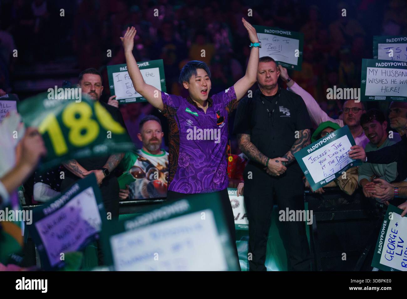 Ryusei Azemoto's walk on during the match between James Wade and Ryusei ...
