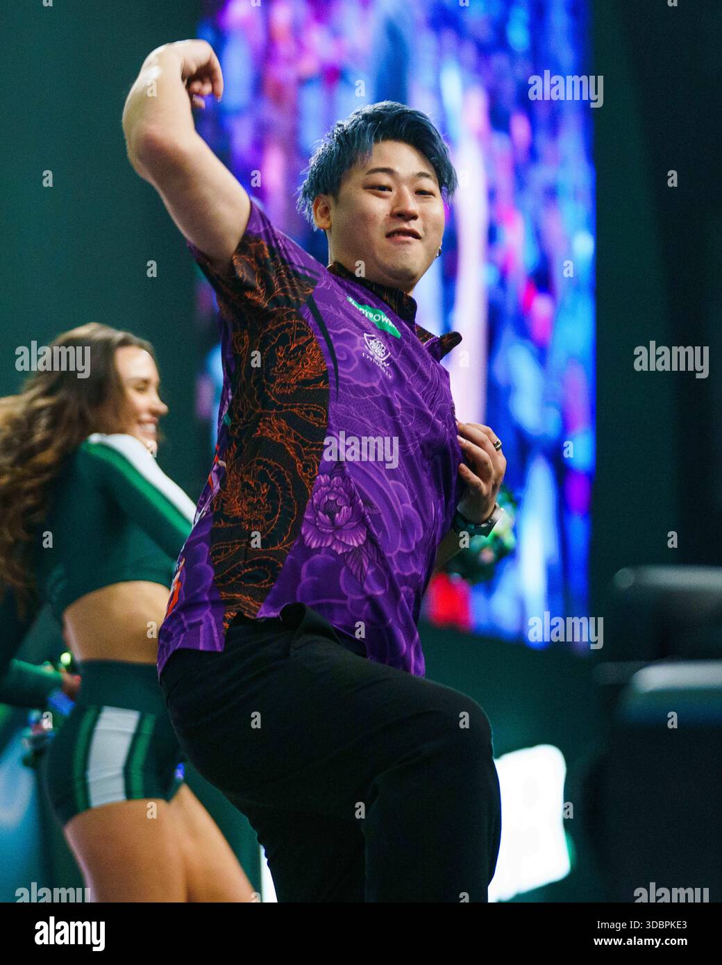 Ryusei Azemoto's walk on during the match between James Wade and Ryusei ...