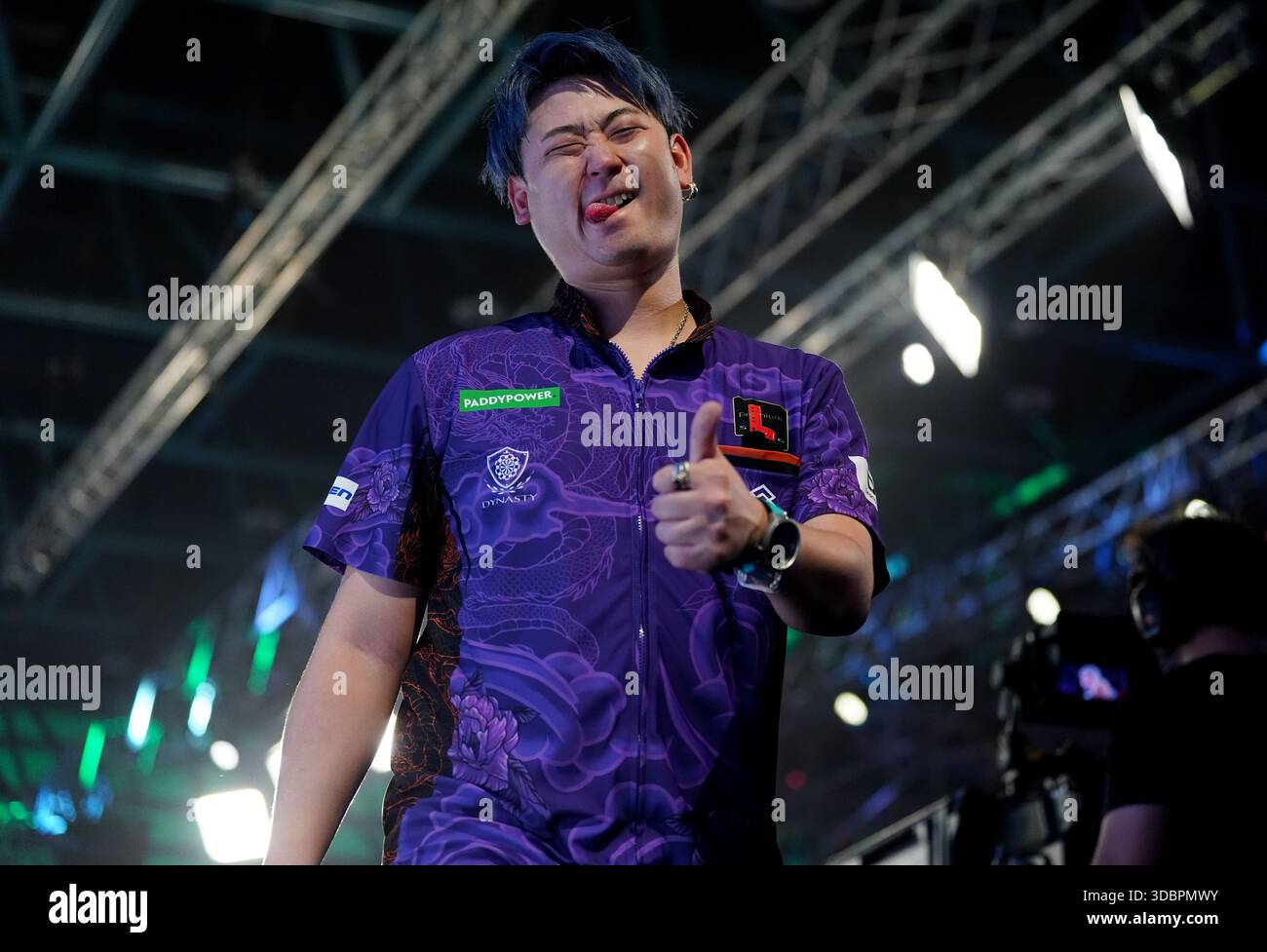 Ryusei Azemoto reacts as he leaves the stage after losing his match ...