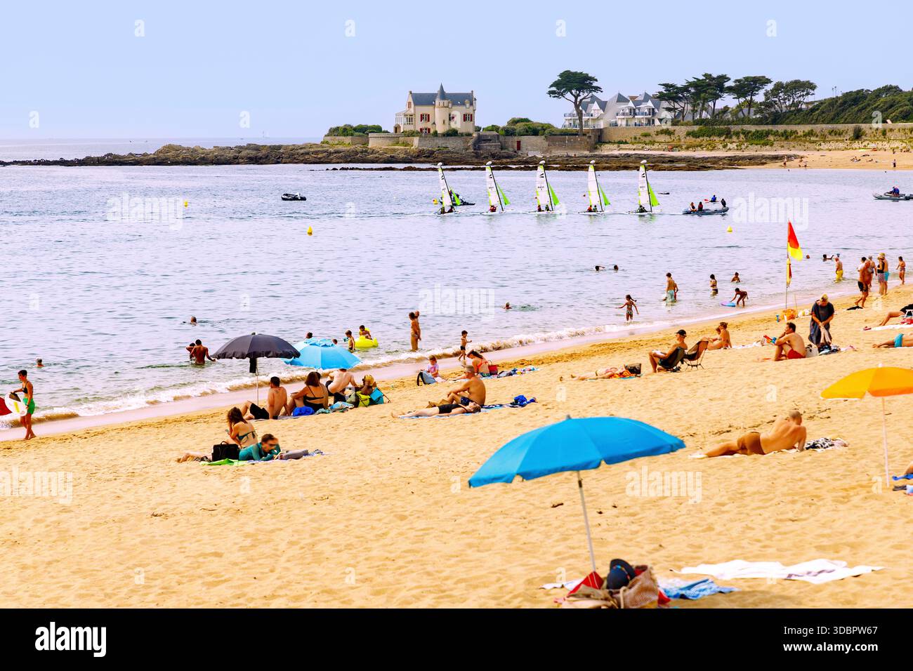 Sandy beach Plage Valentin in Batz-sur-Mer on the Guerande peninsula ...