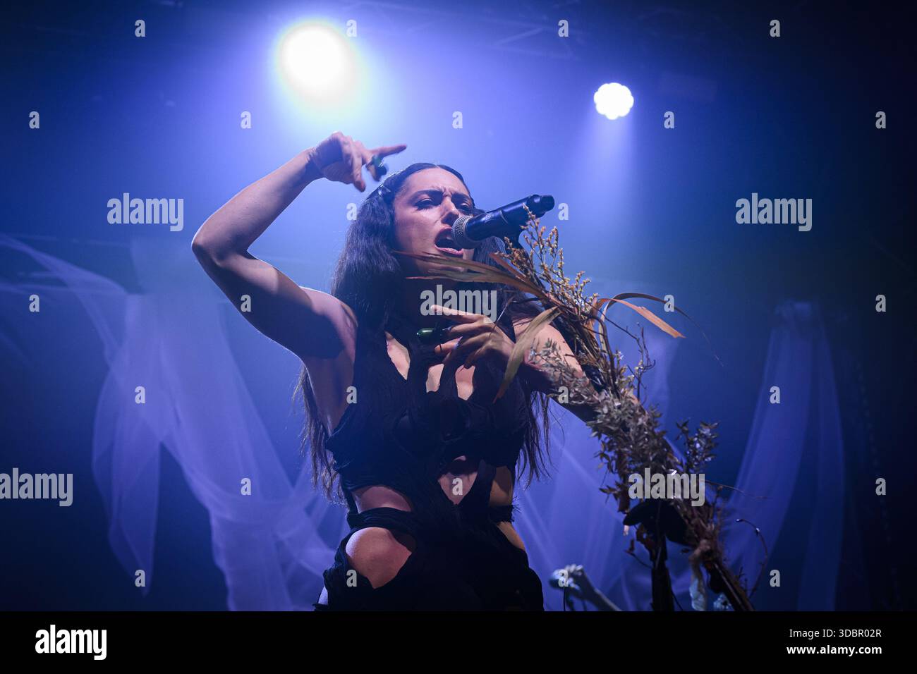 The Neapolitan female singer-songwriter La Nina – pseudonym of Carola ...