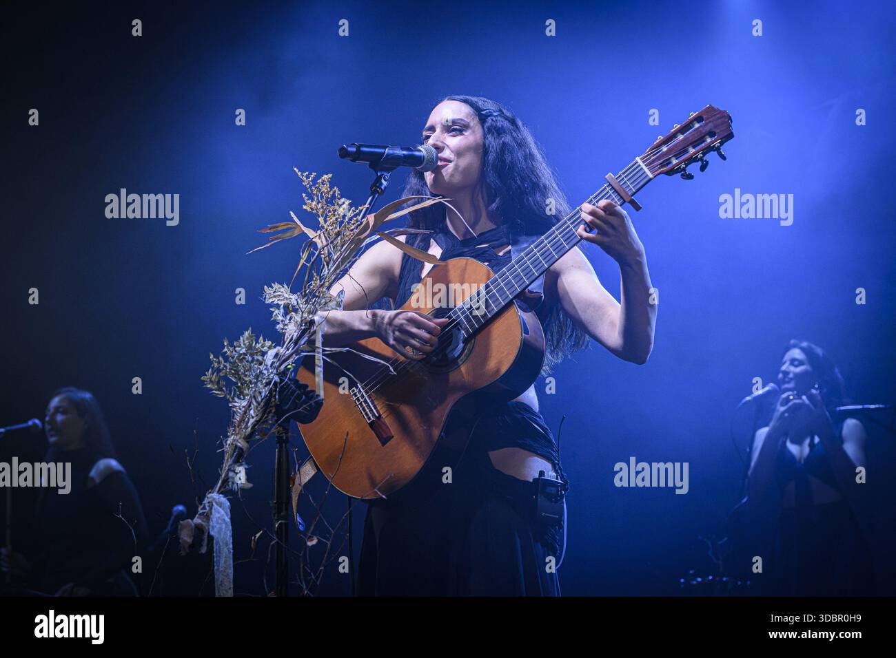 The Neapolitan female singer-songwriter La Nina – pseudonym of Carola ...