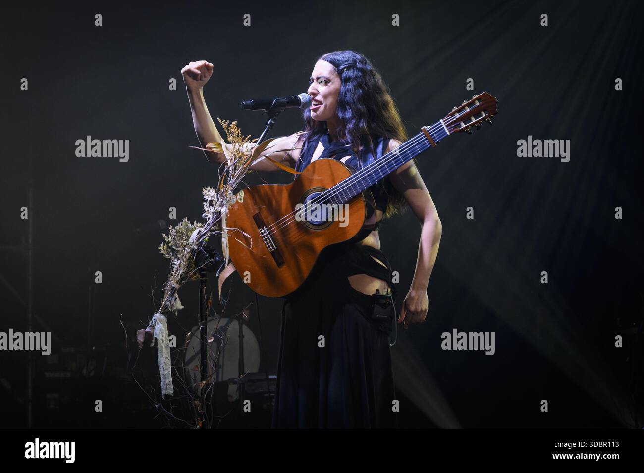 The Neapolitan female singer-songwriter La Nina – pseudonym of Carola ...