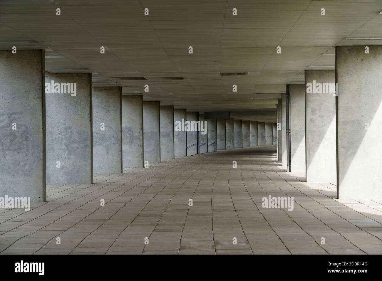 Repeating pattern of highlighted shapes hi-res stock photography and ...