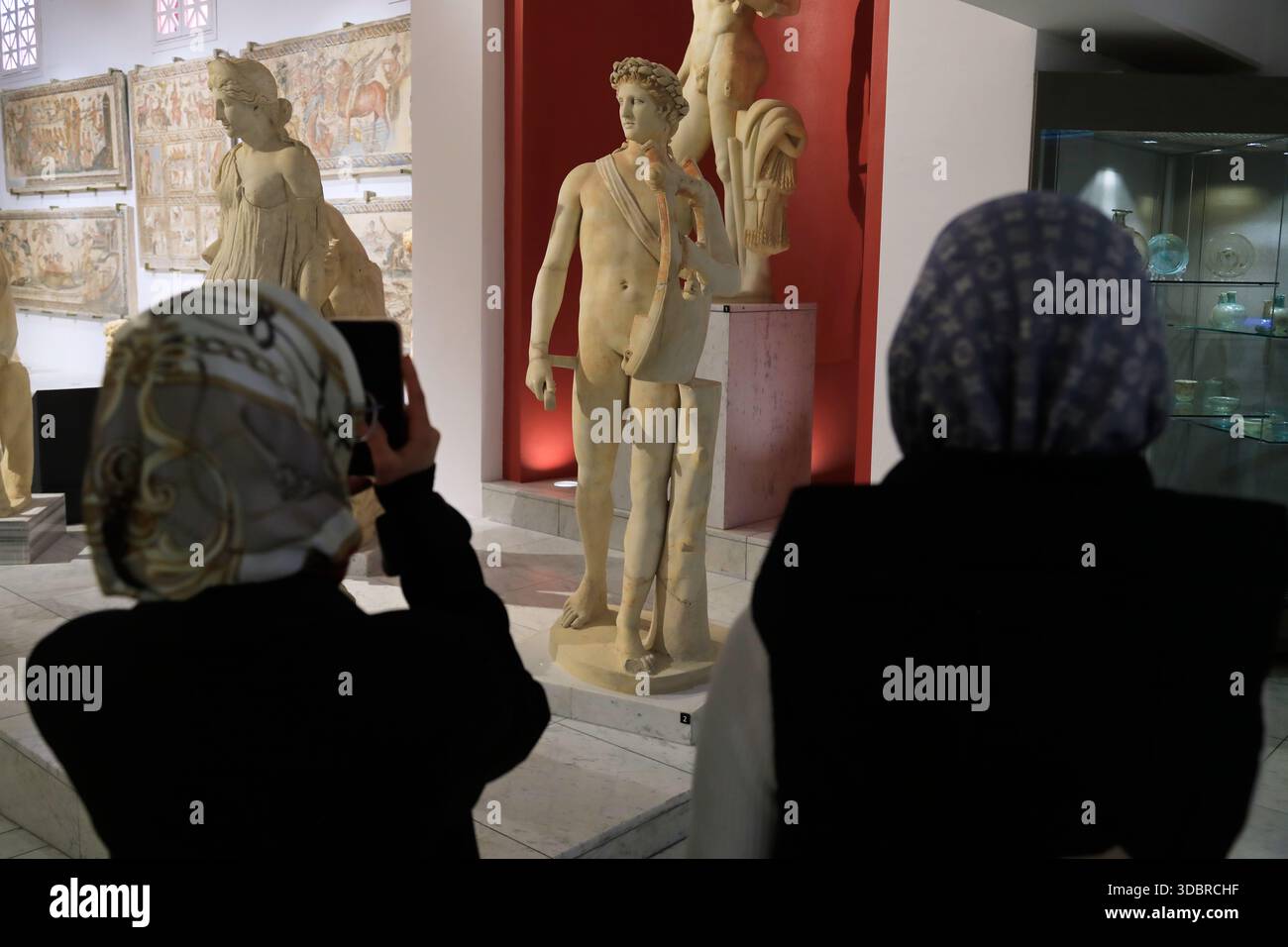 Visitors view Greek artifacts displayed at the National Museum in ...