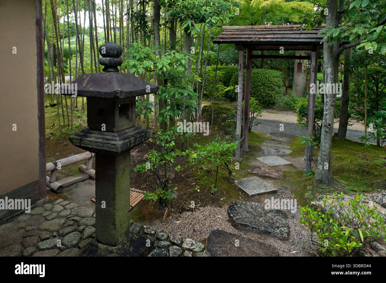 Uraku en gate hi-res stock photography and images - Alamy