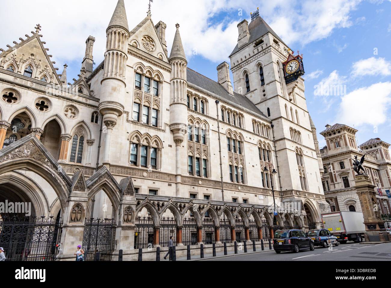 Royal Courts of Justice grade 1 listed building housing the england and ...
