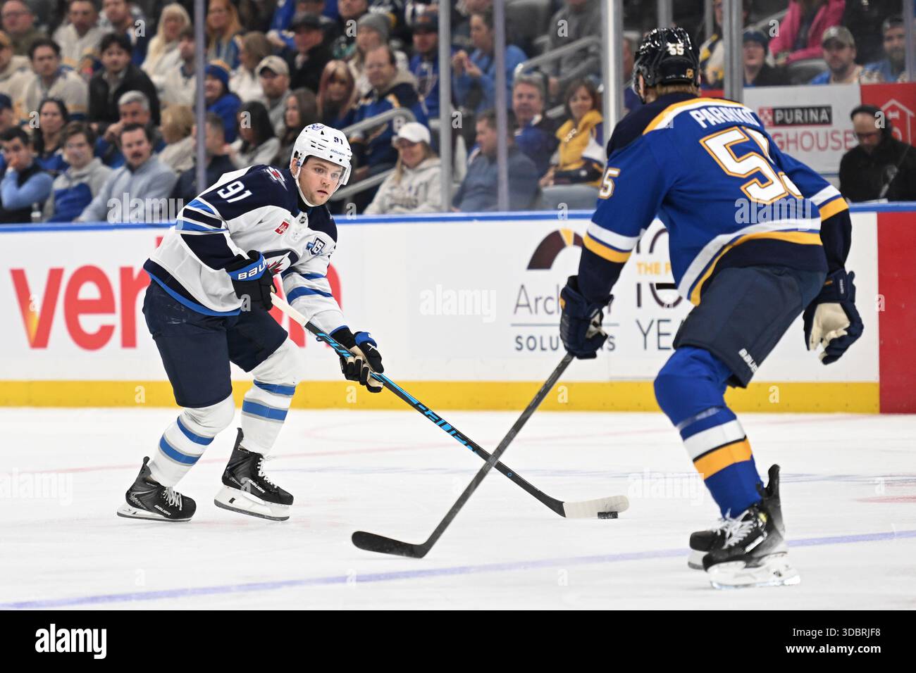 St. Louis Blues defenseman Colton Parayko (55), right, defends against ...