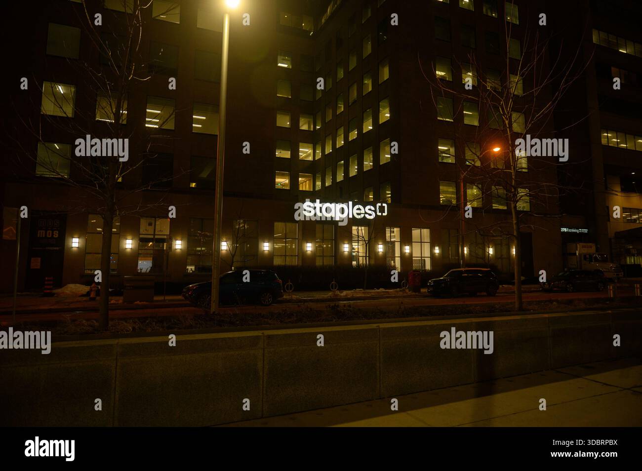 Staples office supply store hi-res stock photography and images - Alamy