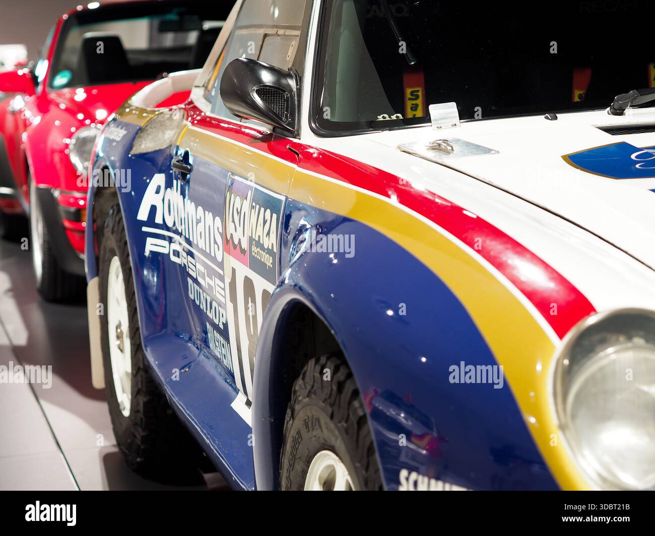 Detail of the Porsche 959 Dakar rally car in Rothmans livery, showing ...