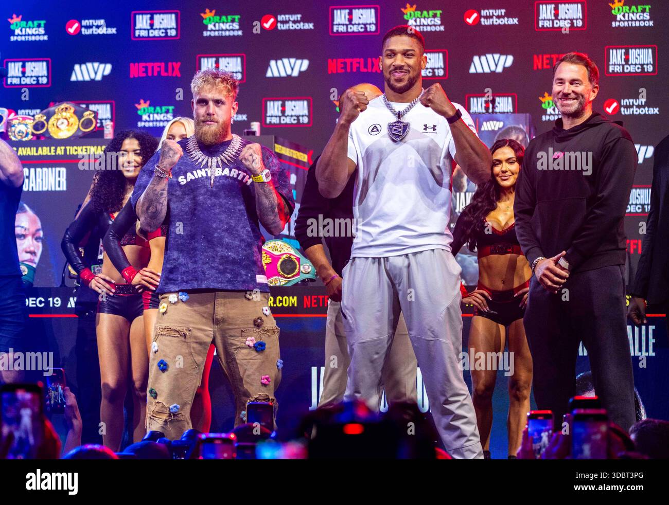 Jake paul anthony joshua hi-res stock photography and images - Alamy
