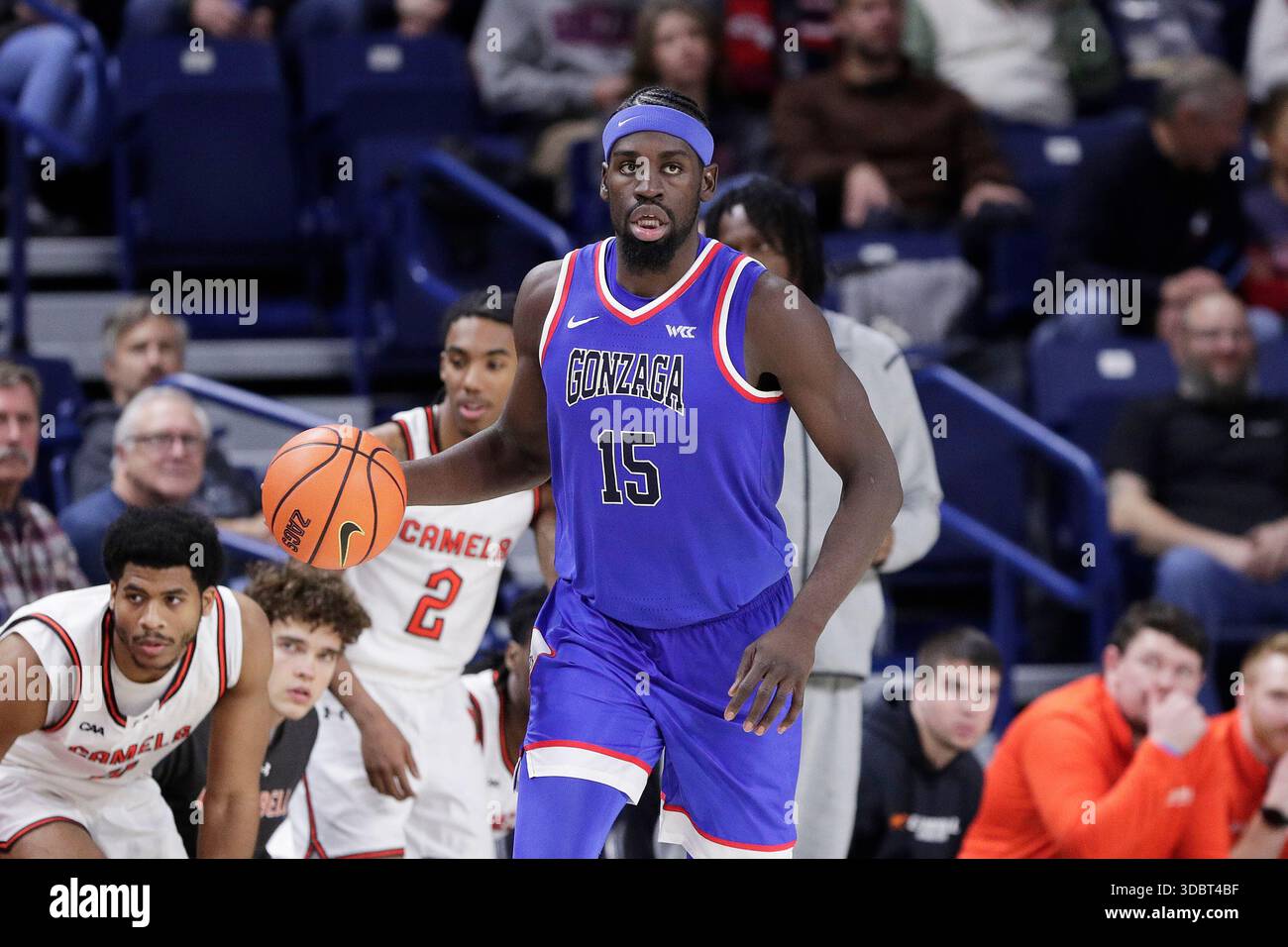 Gonzaga forward Graham Ike (15) controls the ball during the second ...