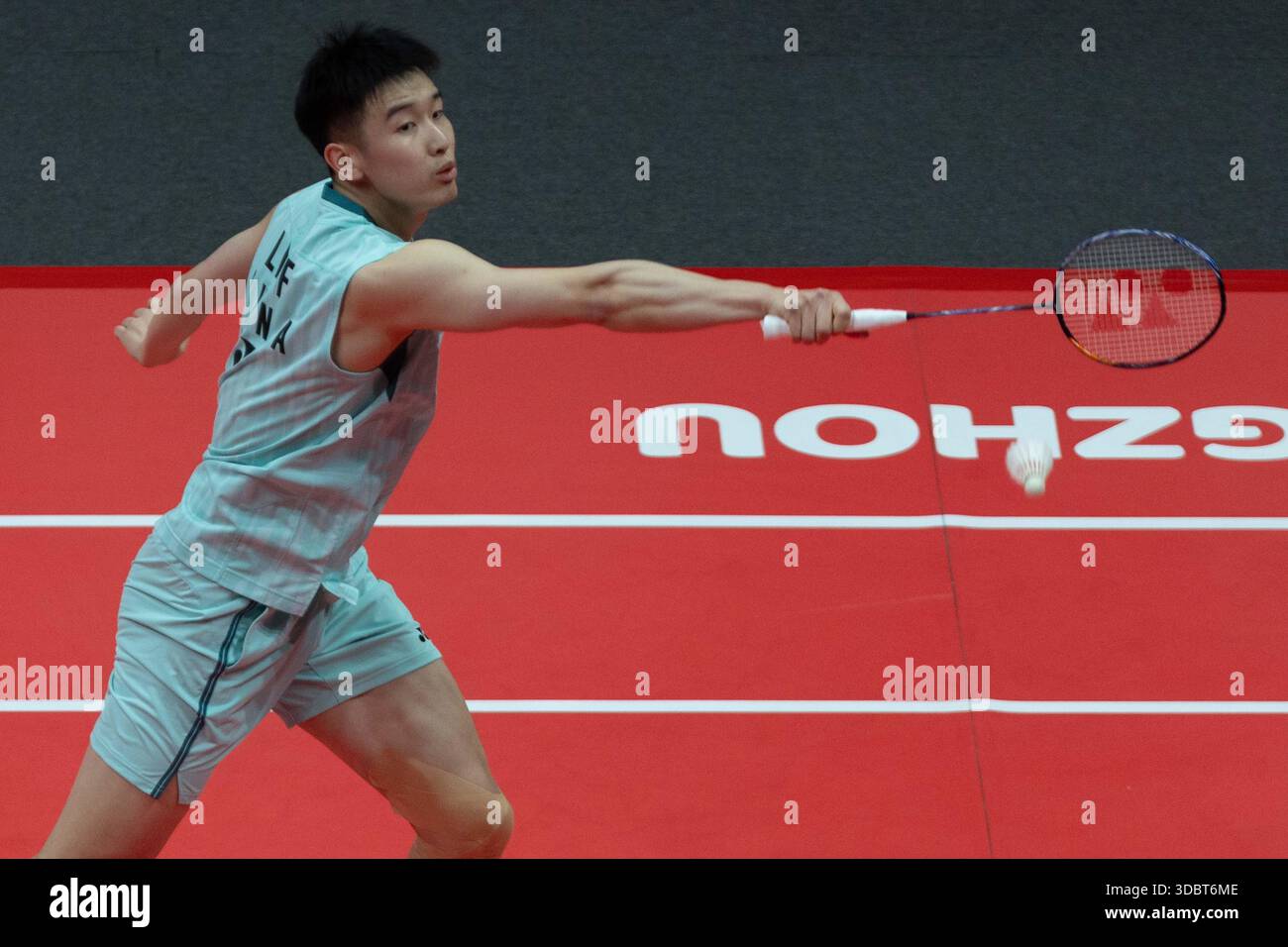 Chinese badminton player Shi Yuqi defeats Chinese badminton player Li ...
