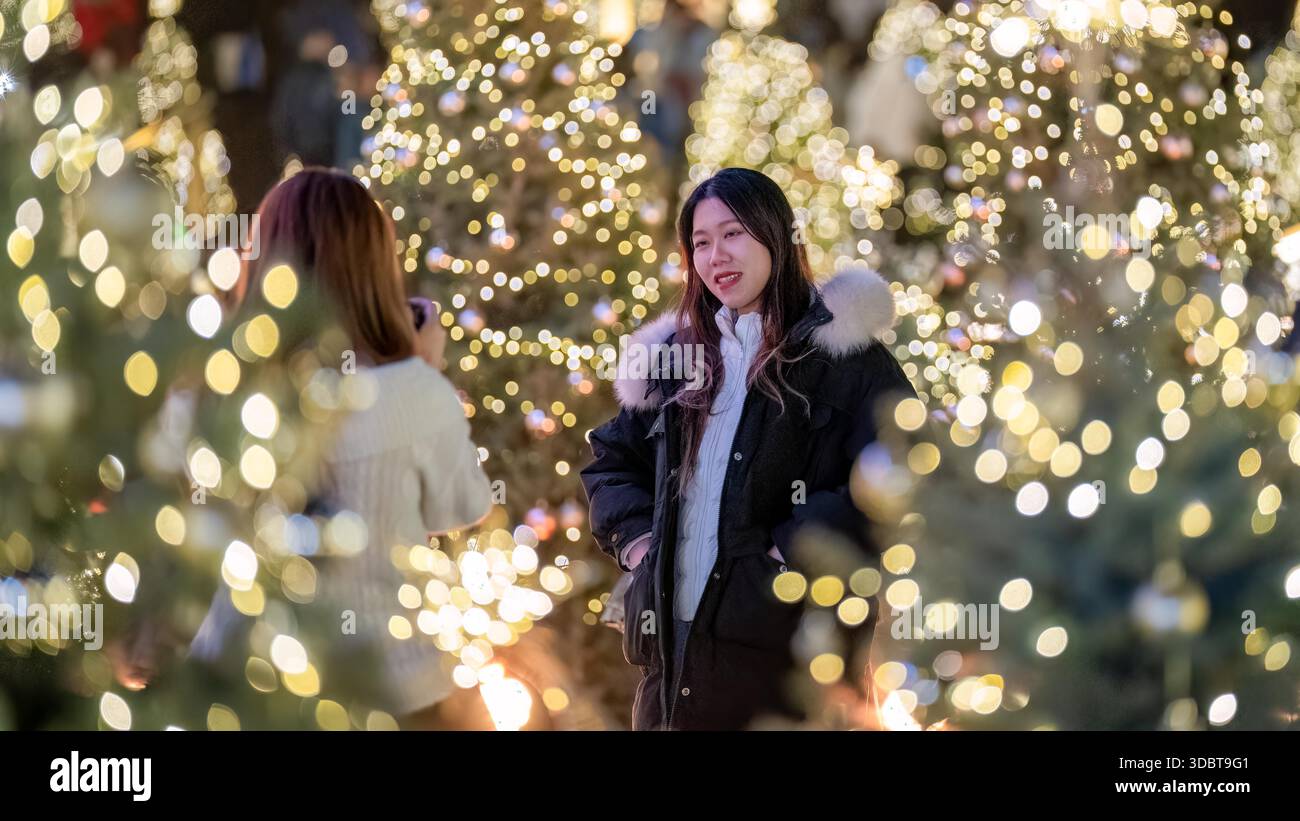 Christmas atmosphere in Chengdu City, southwest China's Sichuan ...