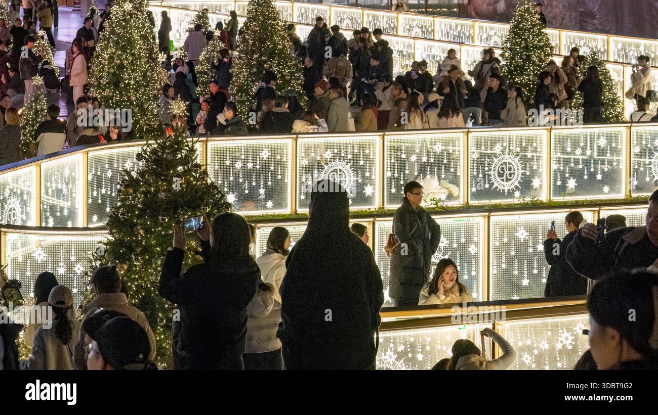 Christmas atmosphere in Chengdu City, southwest China's Sichuan ...