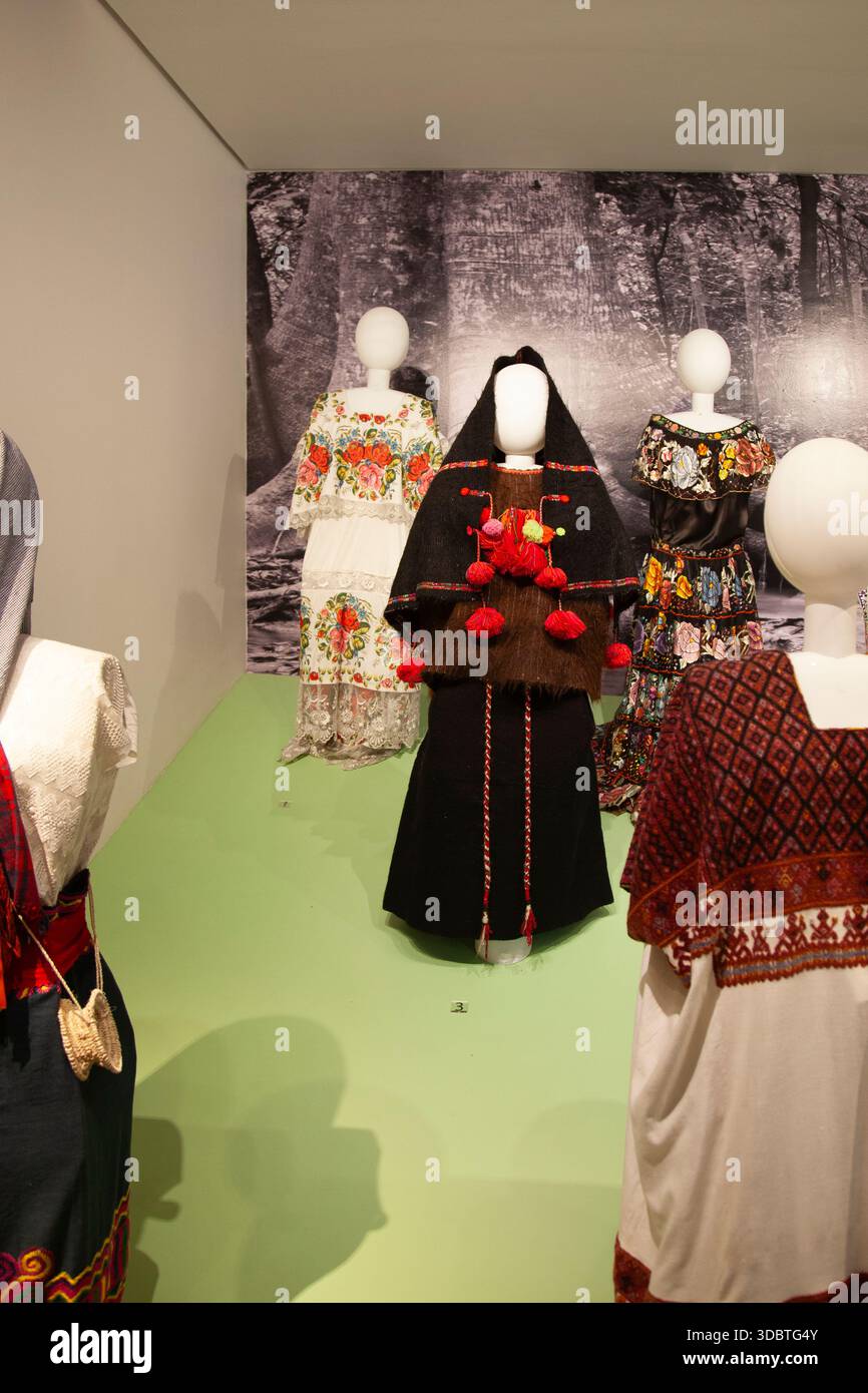 Museo de Arte Popular, Regional Folklore Costumes on Display in mexico ...