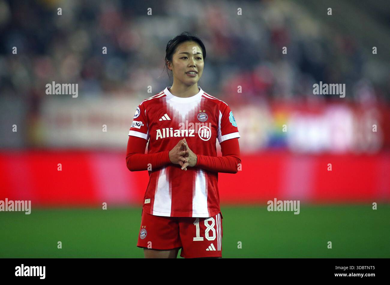 Momoko tanikawa fc bayern munich standing hi-res stock photography and ...