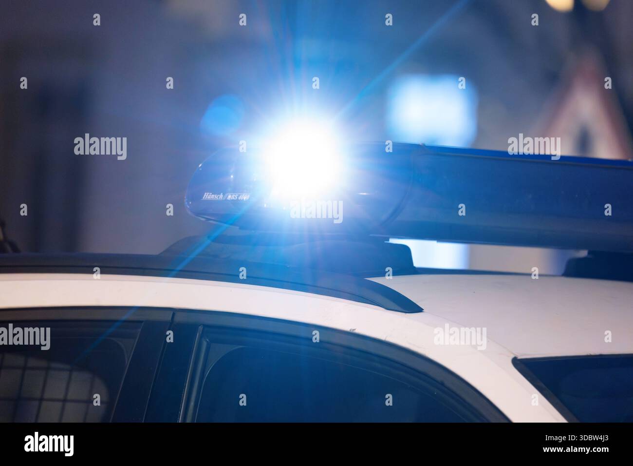 Symbolbild Polizeieinsatz: Nahaufnahme von einem Blaulicht an einem ...