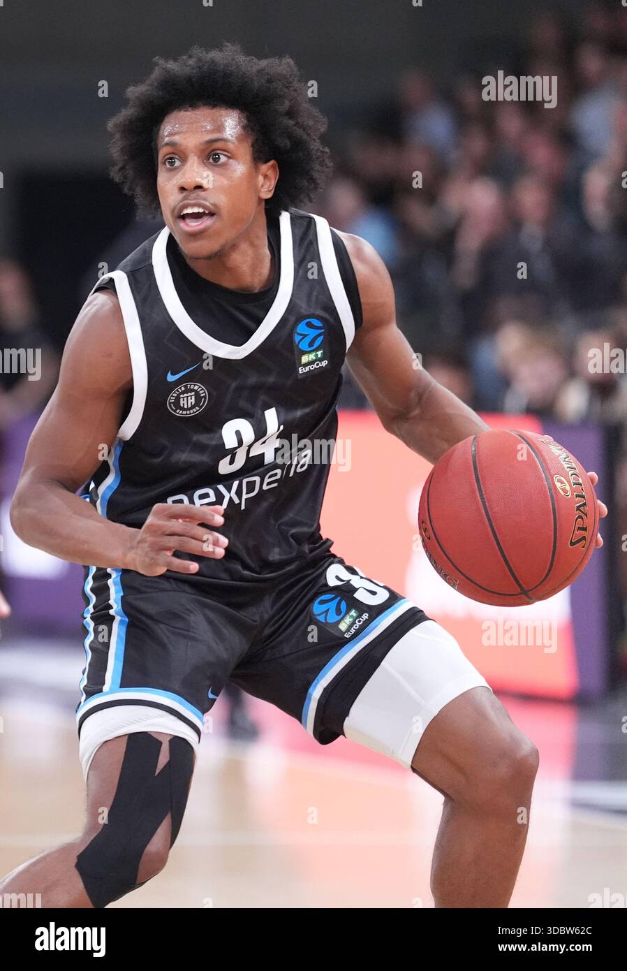 17 December 2025, Hamburg: Basketball: Eurocup, Hamburg Towers - Aris ...