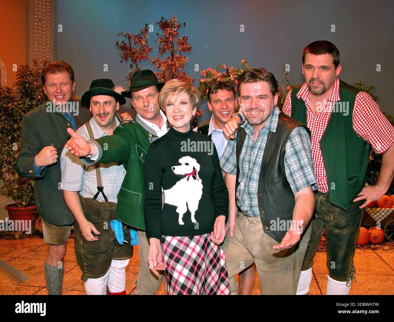 ARCHIV: Carolin Reiber Moderatorin Carolin Reiber mit den Alpenrebellen ...