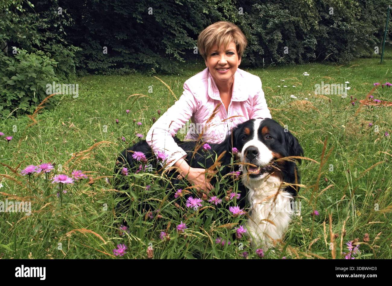 ARCHIV: Carolin Reiber Moderatorin Carolin Reiber mit ihrem Berner ...