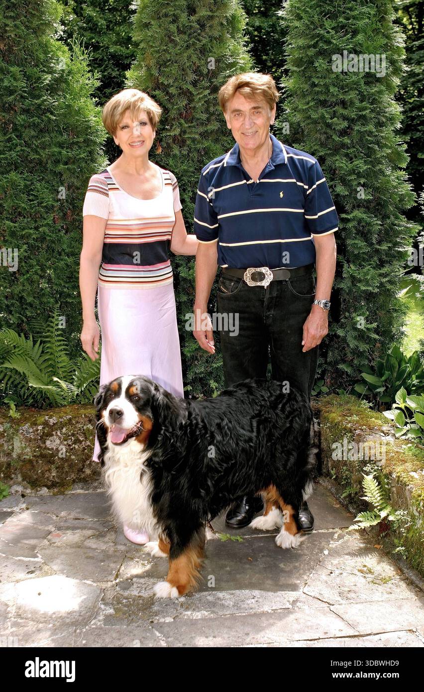 ARCHIV: Carolin Reiber Moderatorin Carolin Reiber mit ihrem Ehemann Dr ...