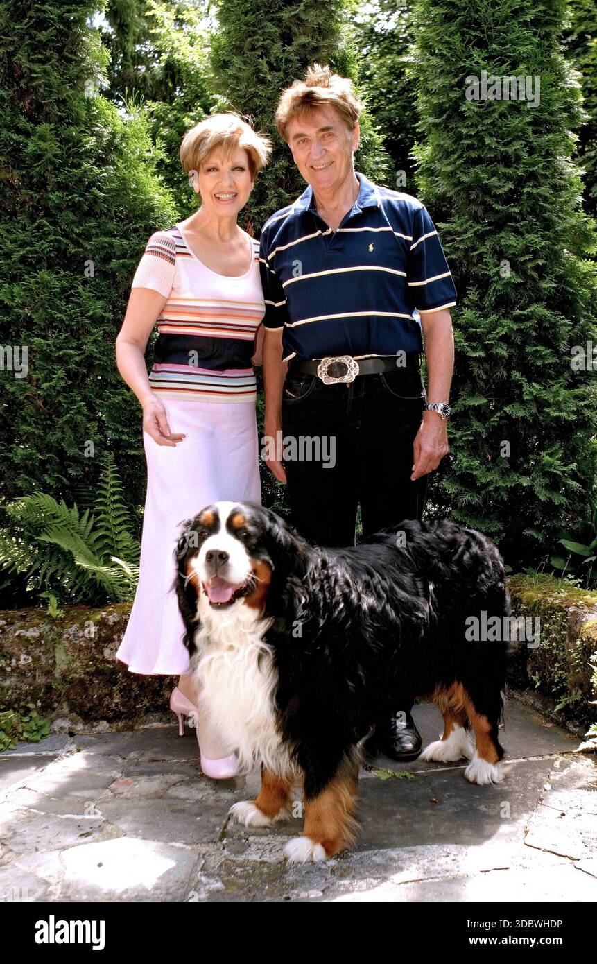 ARCHIV: Carolin Reiber Moderatorin Carolin Reiber mit ihrem Ehemann Dr ...