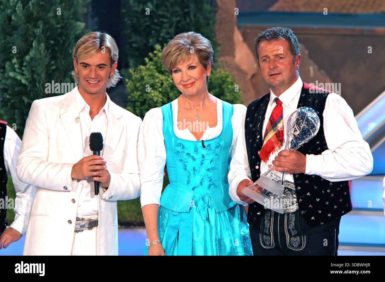 ARCHIV: Carolin Reiber Moderatorin Carolin Reiber mit Norbert Rier ...