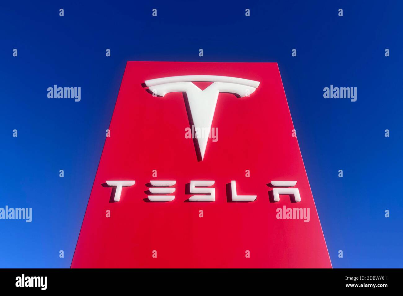 Tesla Motors Autohaus , Autohaus,Logo,Firmenemblem,Firmenlogo ...