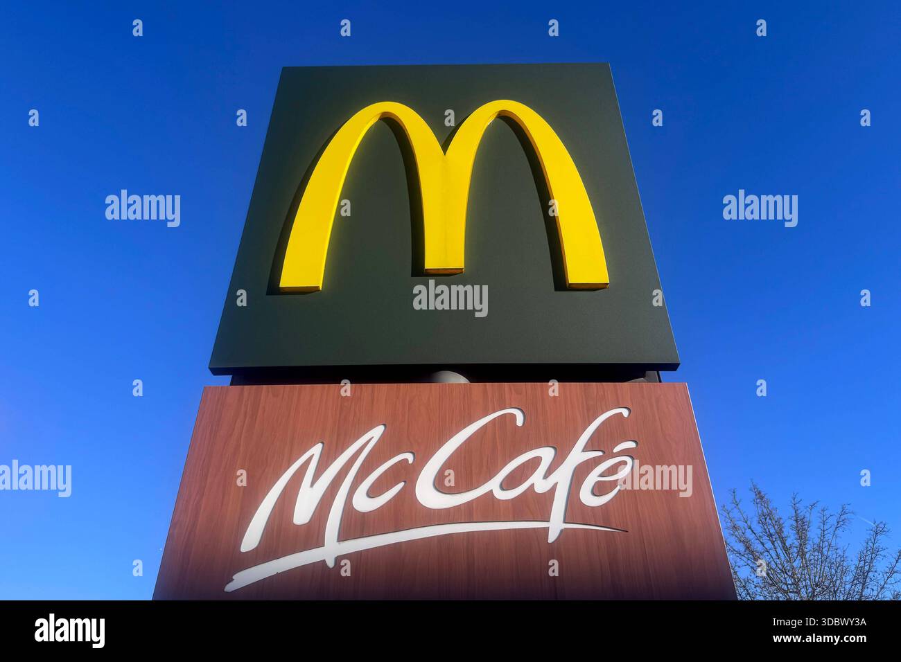 Symbolfoto,McDonald s McCafe ,Logo,Firmenemblem,US-amerikanischer ...