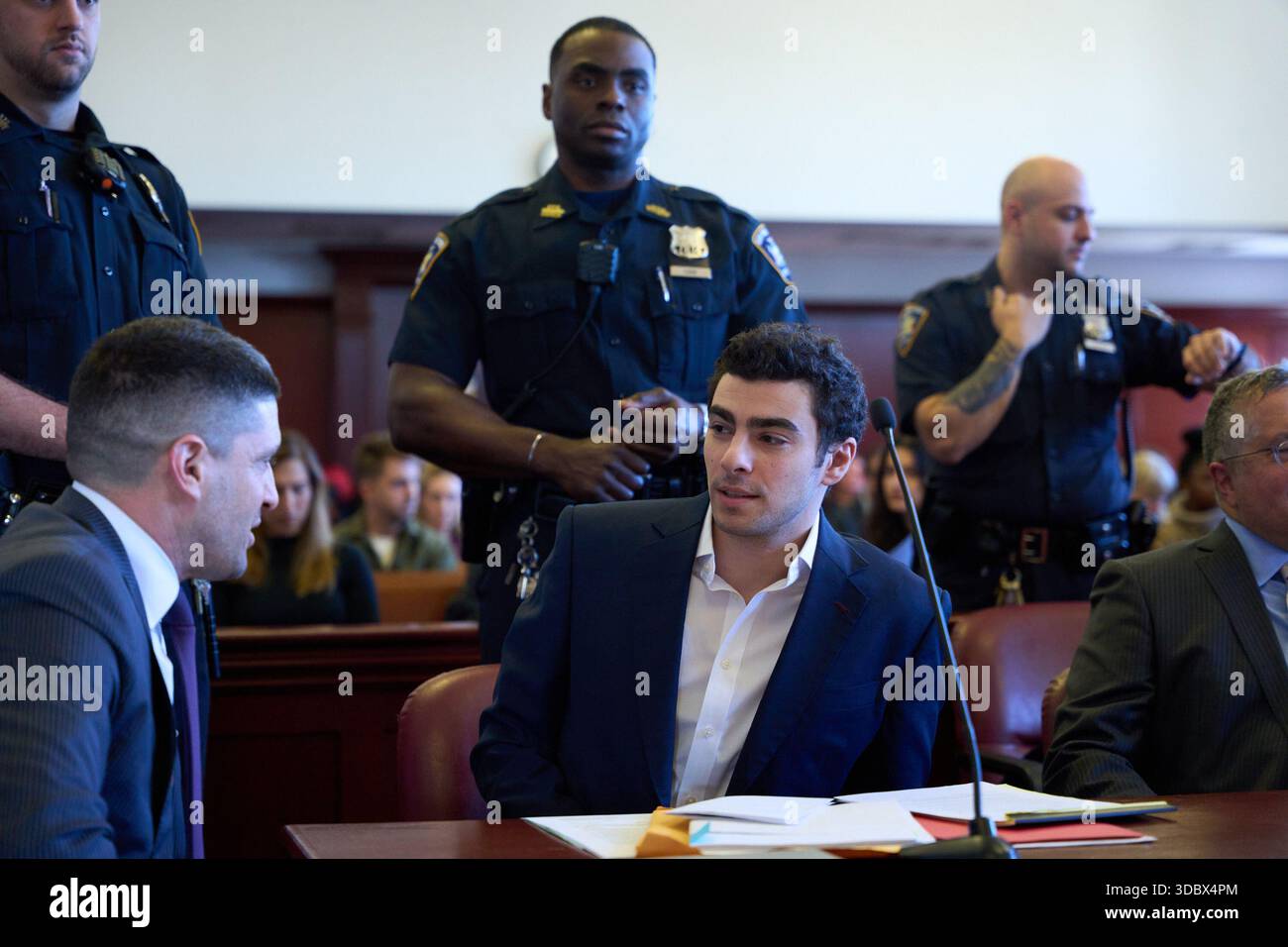 Luigi Mangione appears in Manhattan Supreme Court for a suppression ...