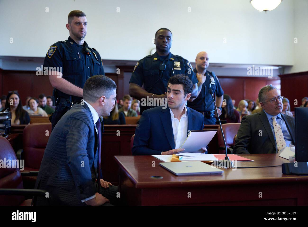 Luigi Mangione appears in Manhattan Supreme Court for a suppression ...