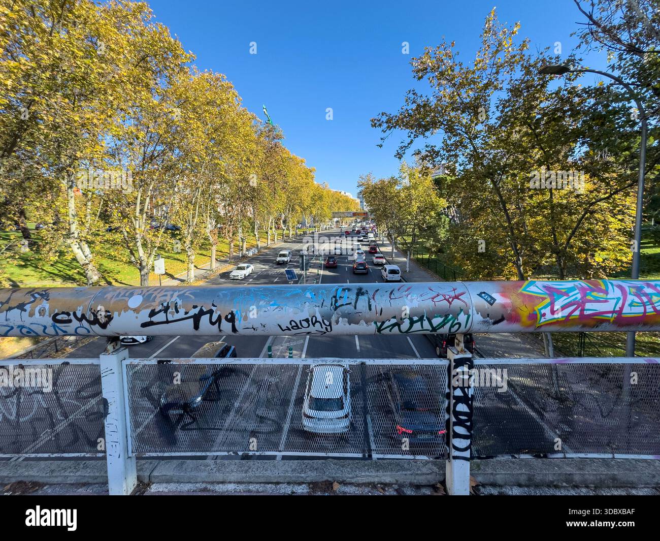 Av de los reyes catolicos from pedestrian bridge hi-res stock ...