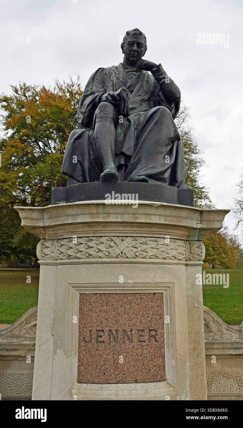 Statue of Edward Jenner, Italian Gardens, Kensington Gardens, London ...