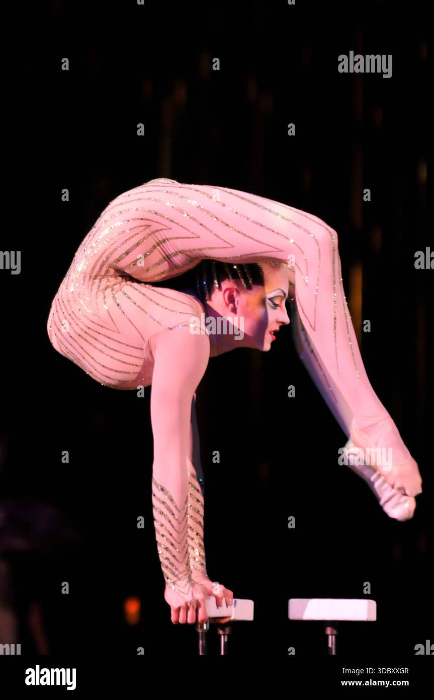 HANDBALANCING ON CANES - Irina Naumenko"Varekai" Cirque Du Soleil ...