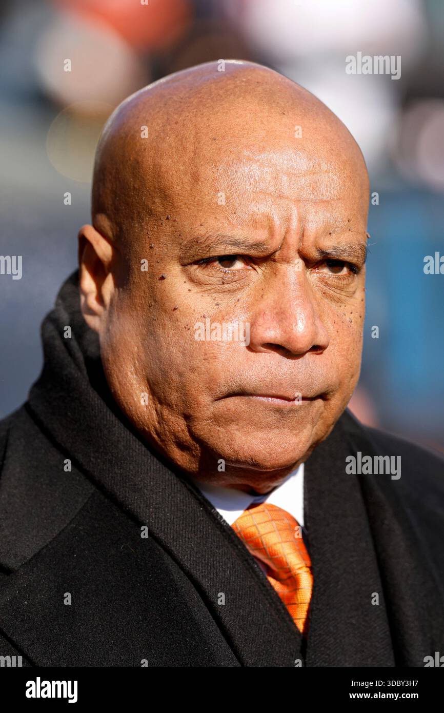 Chicago Bears President and CEO Kevin Warren walks on the sidelines ...