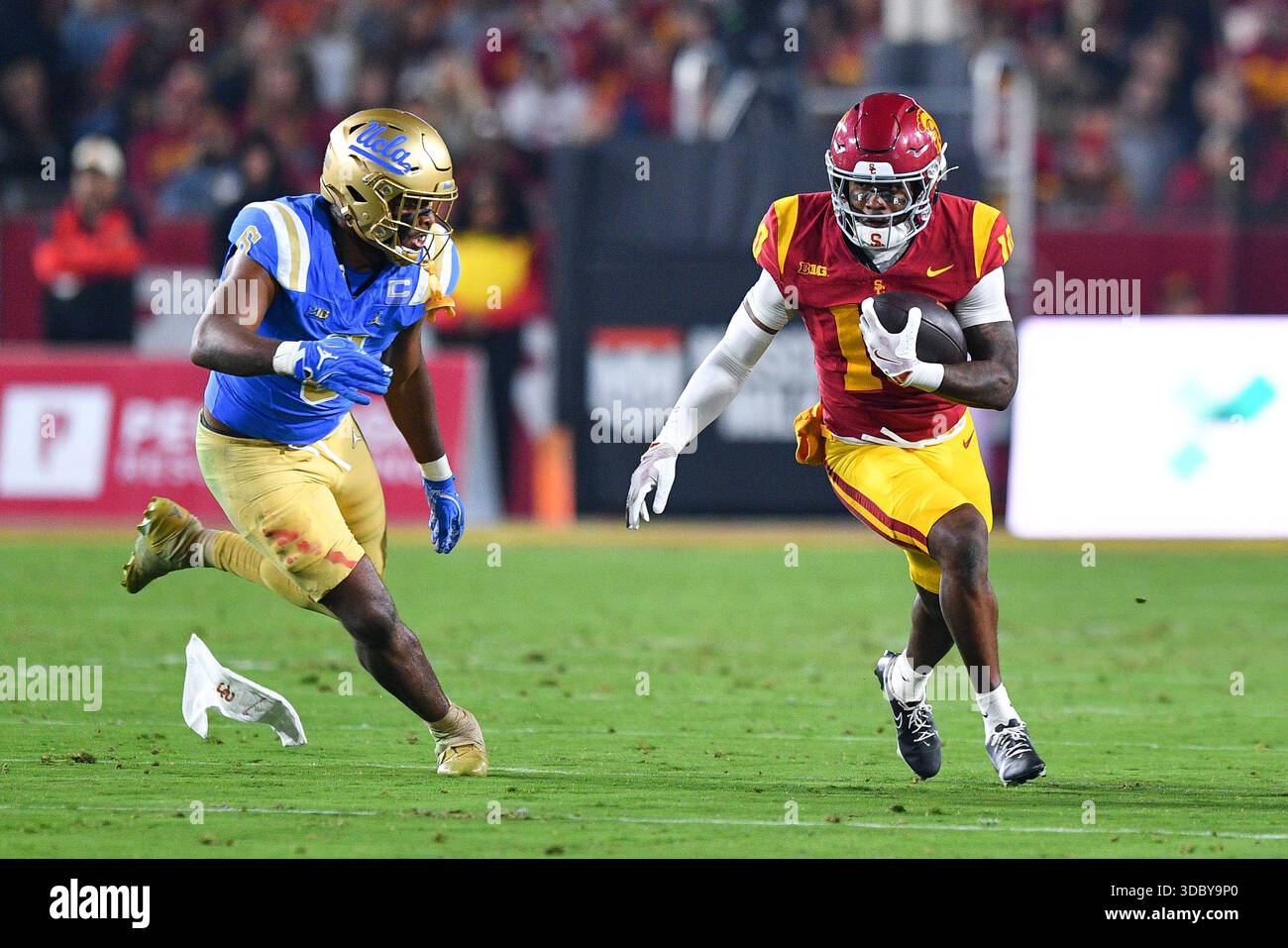 LOS ANGELES, CA - NOVEMBER 29: USC Trojans wide receiver Corey Simms ...