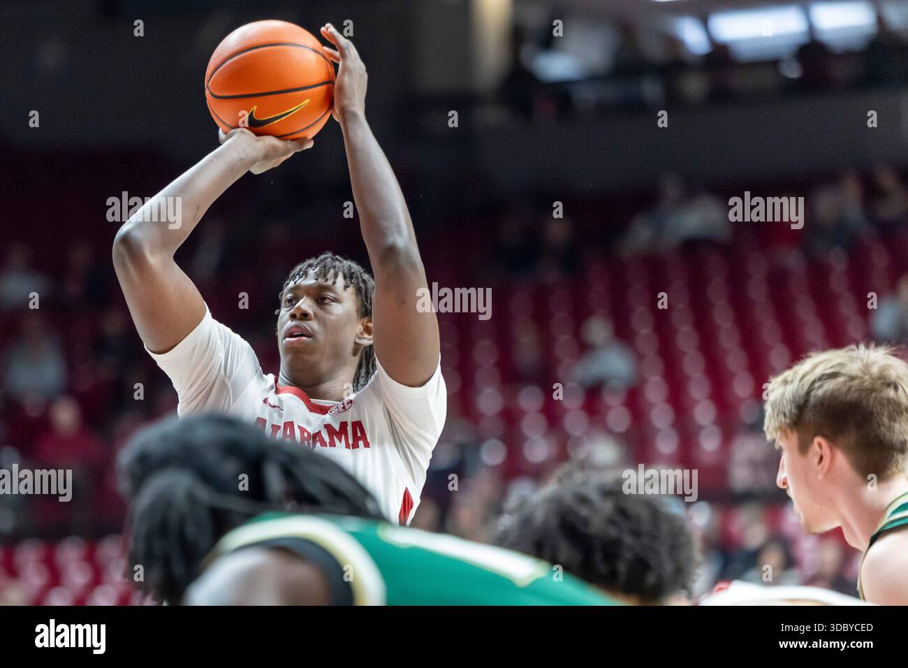 Alabama forward Aiden Sherrell (22) shoots a free throw during the ...
