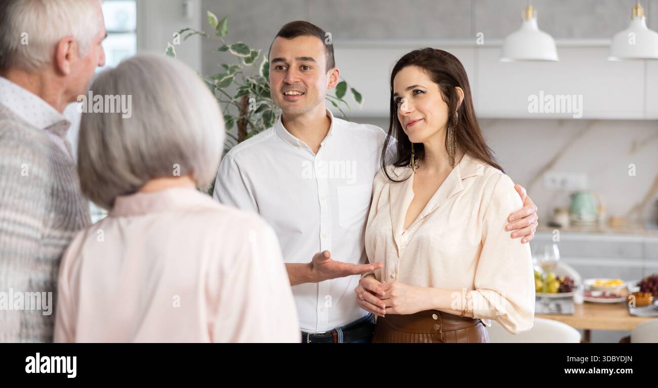 Adult son introduces his parents to girlfriend, family gatherings and ...