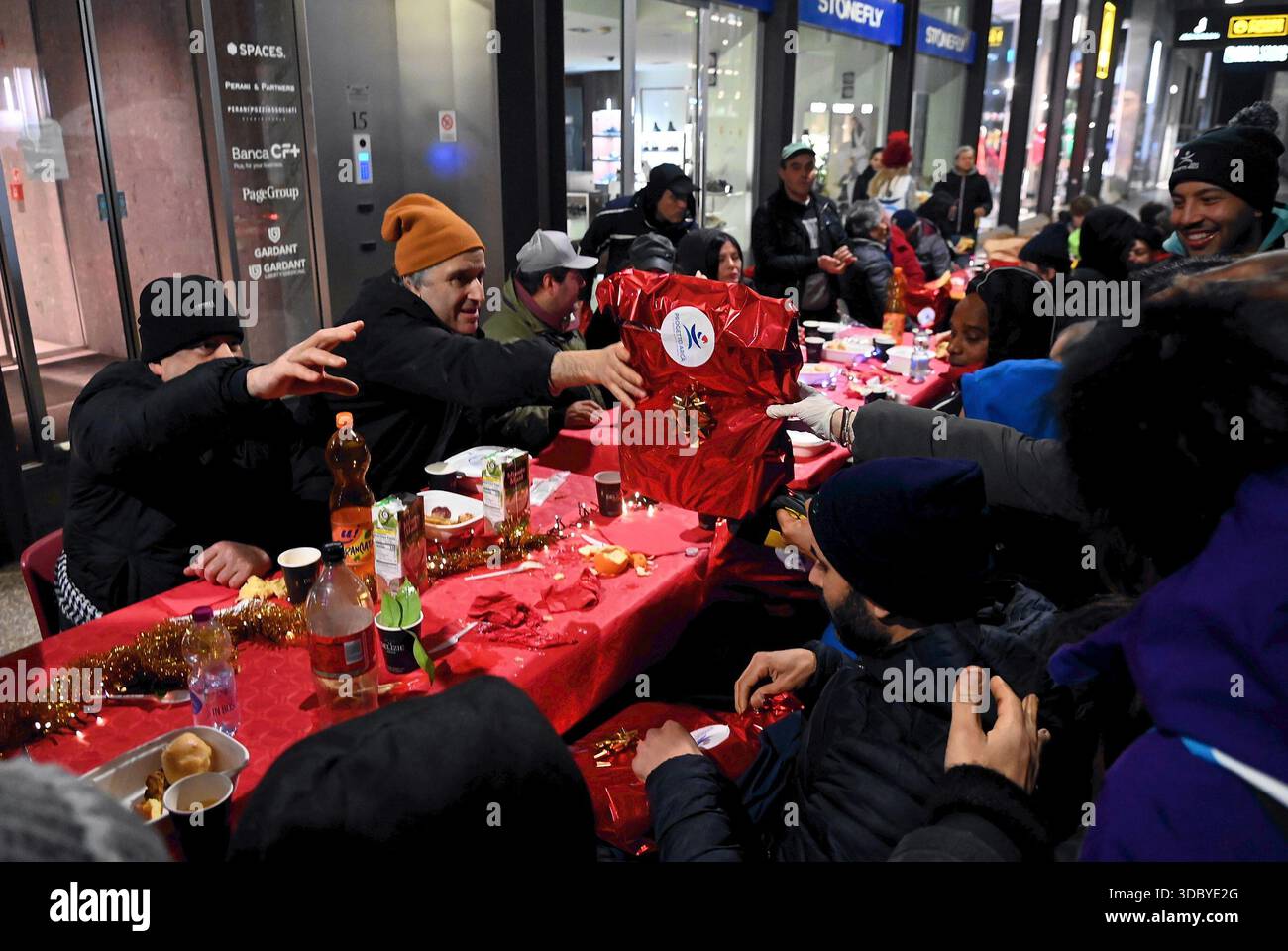 Milan, Christmas Dinner for the Homeless Project Arca in Progress Europe Stock Photo - Alamy