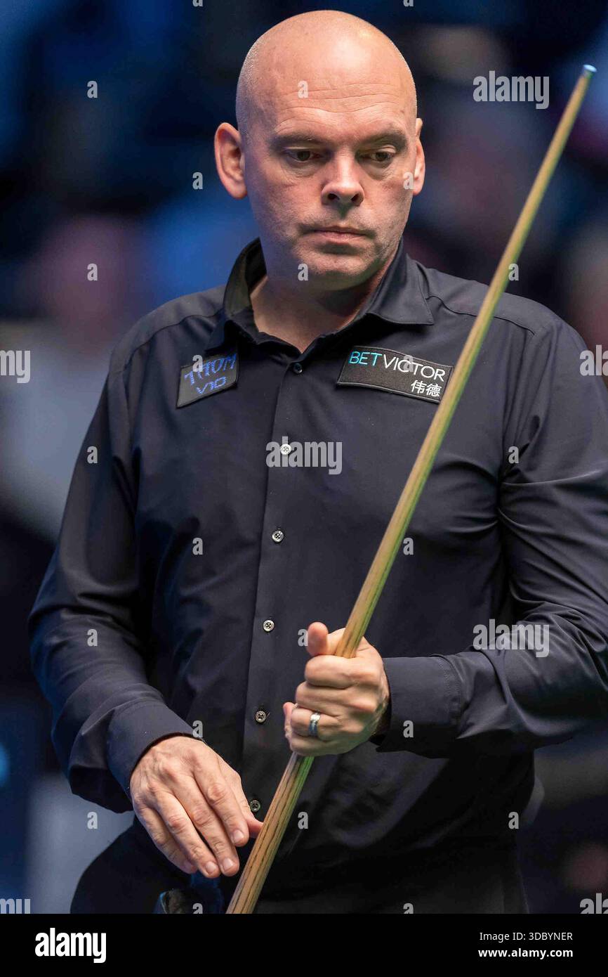 Edinburgh, Scotland. 18 December 2025. Stuart Bingham during the ...