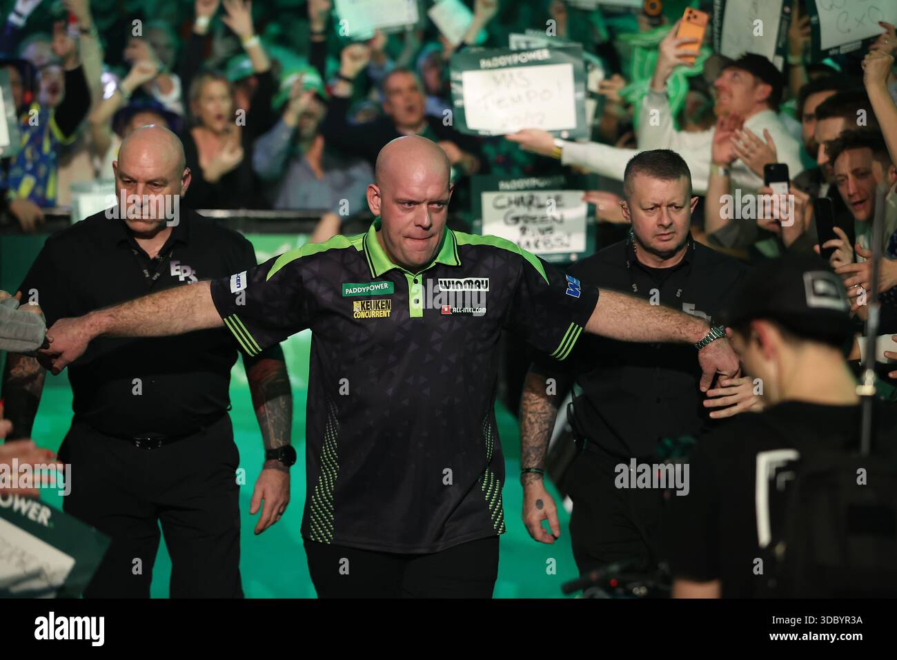 Ally pally crowd hi-res stock photography and images - Alamy