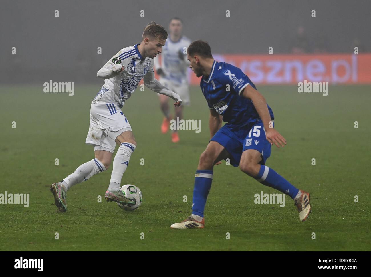 L-R Artur Dolznikov (Olomouc) and Michal Gurgul (Poznan) in action ...