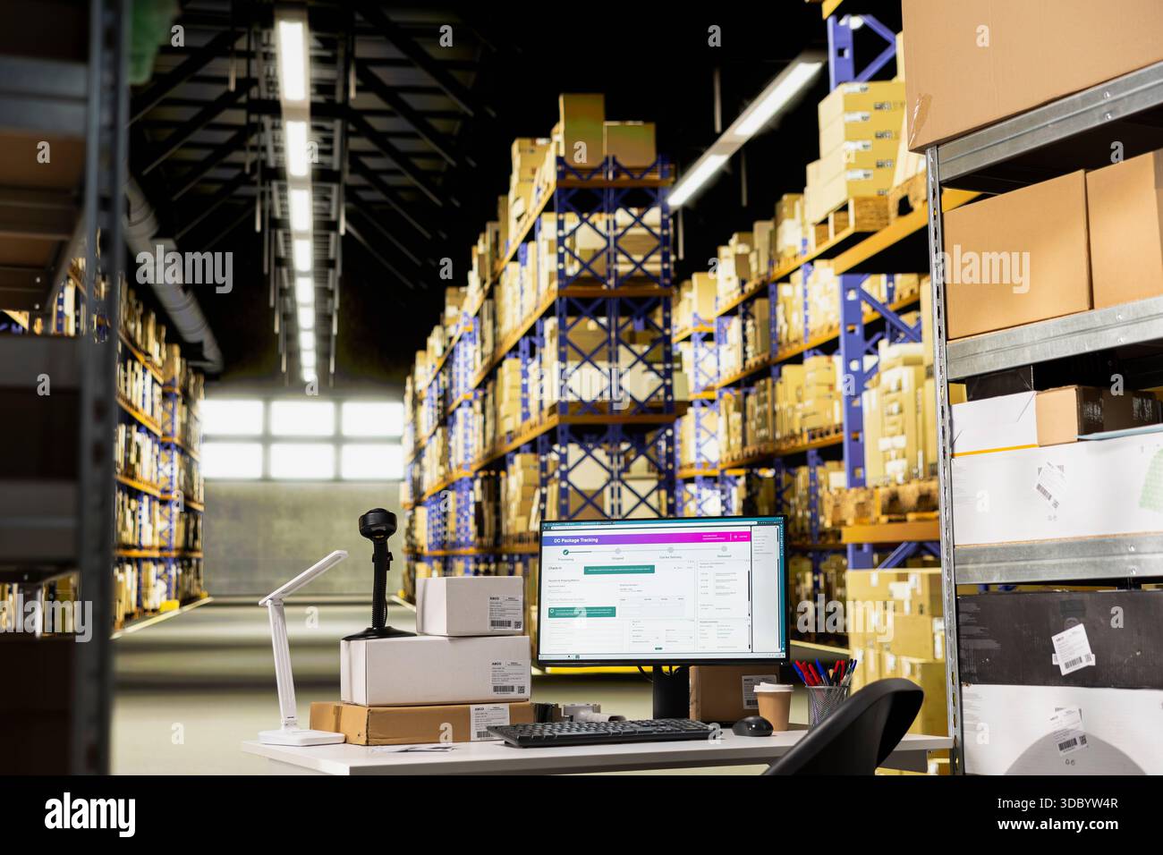 Empty fulfillment center industrial hi-res stock photography and images ...