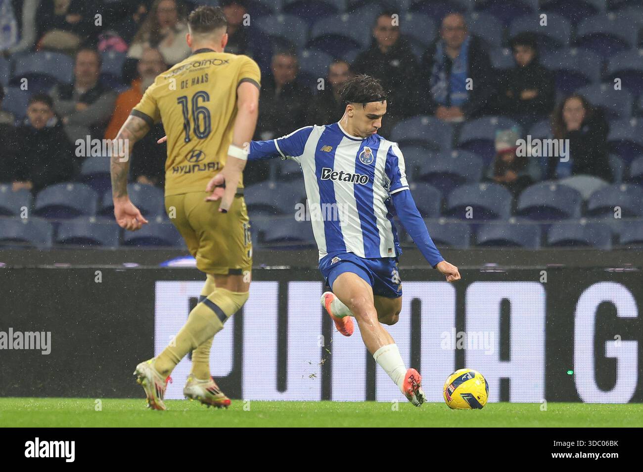 Porto, 18/12/2025 - FC Porto hosted Famalicão at stadium do Dragão in a ...